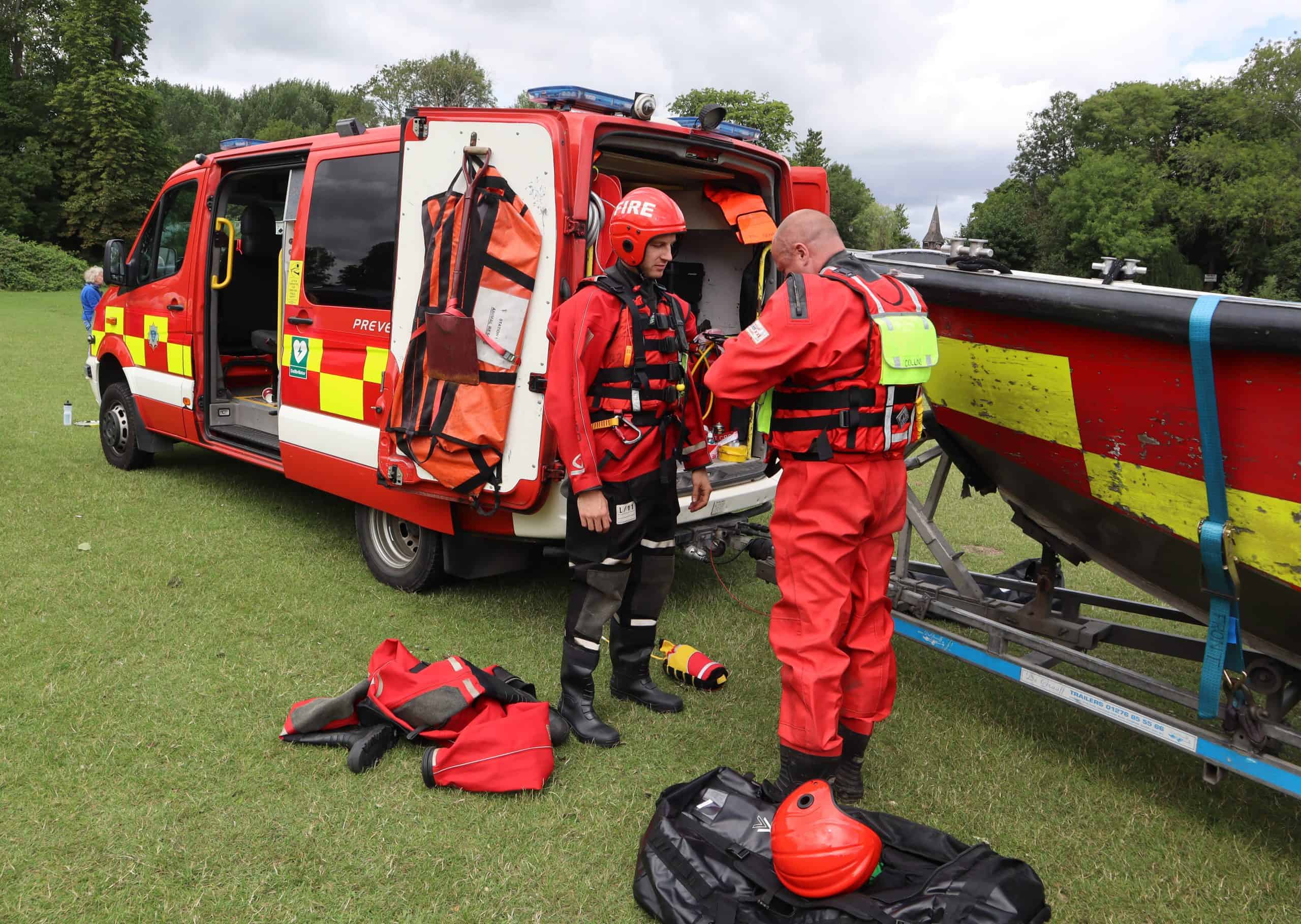 Royal Berkshire Fire and Rescue Service provides water rescue training ...